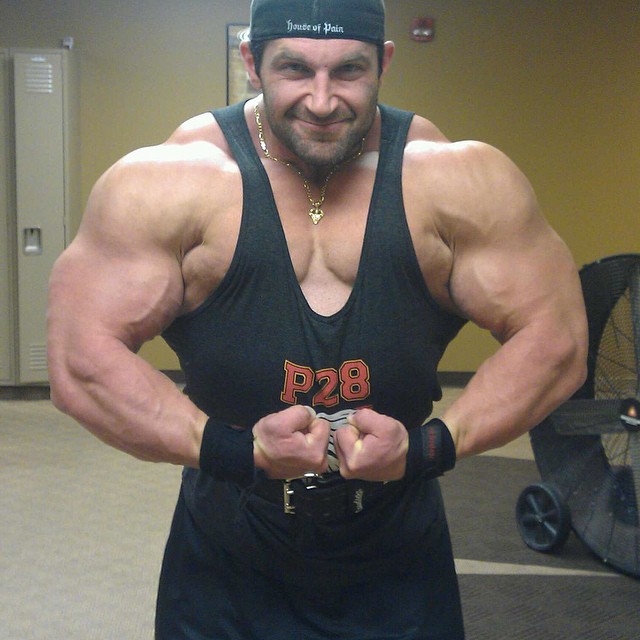 Muscle Lover: American IFBB Pro bodybuilder Brian Yersky