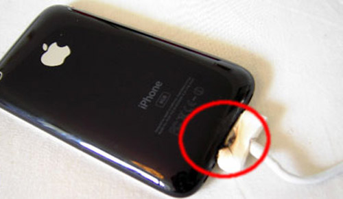 The iPhone Fever: Burning iPhone endangers Australian flight, hundreds ...