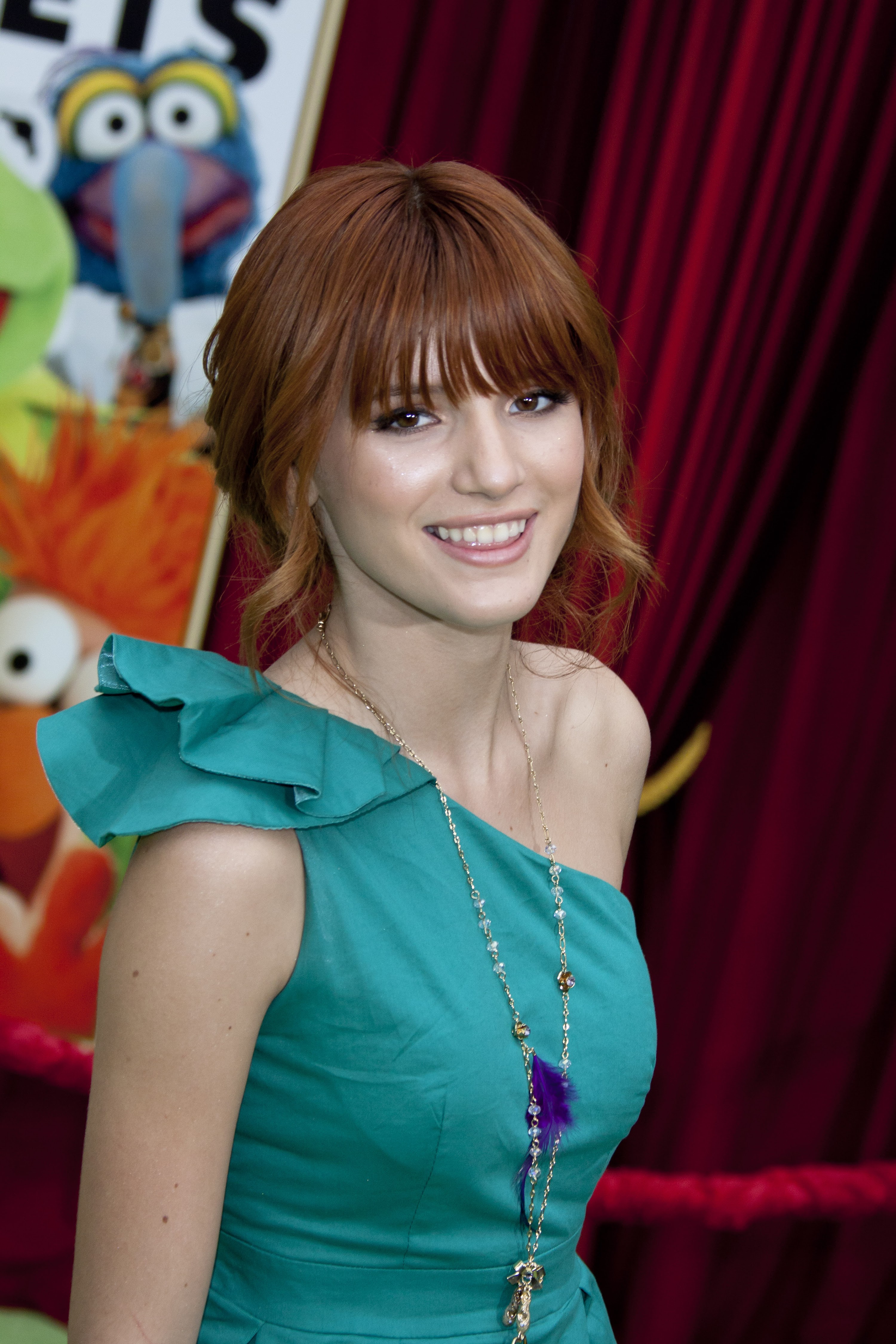 Bella Thorne pictures gallery (11) | Film Actresses