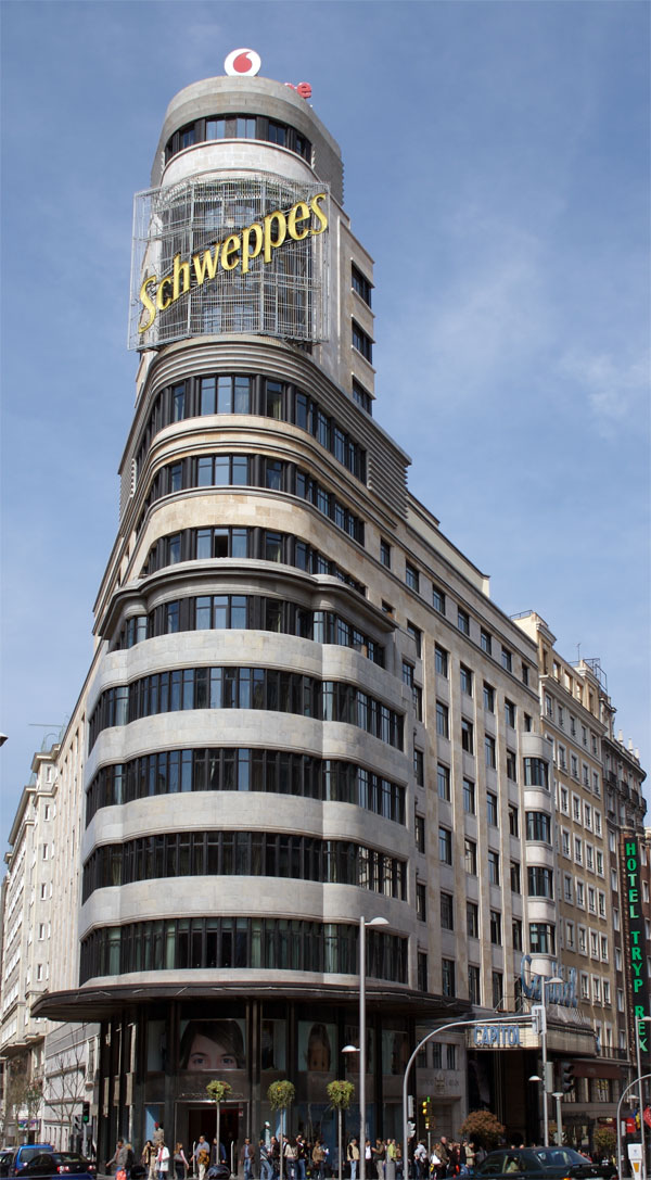 Arte y Arquitectura: Schweppes en Madrid. Edificio Carrión