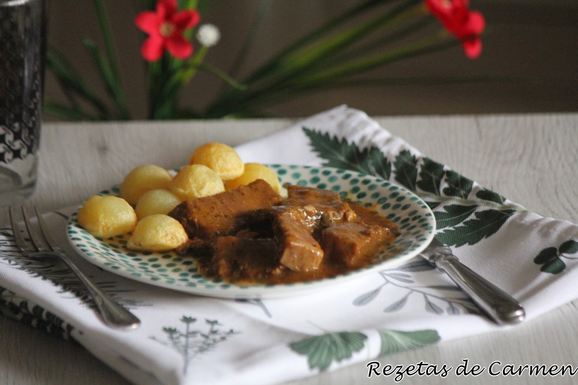 Lengua de ternera estofada