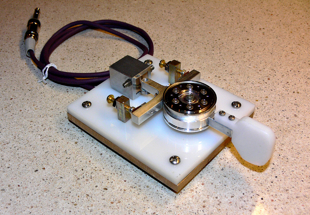 n2ho: N2HO homemade CW paddle (in English)