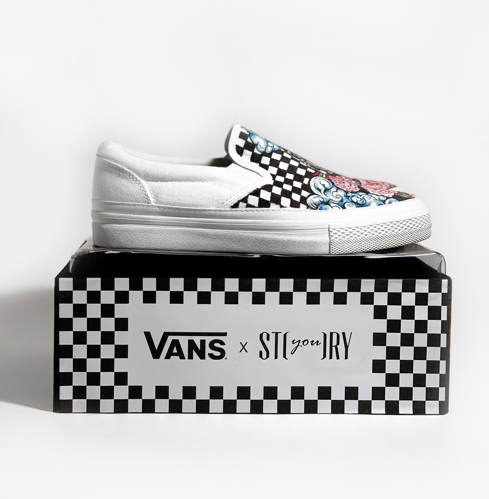 VANS x STORY – Customized Sneakers Set – Packaging Of The World
