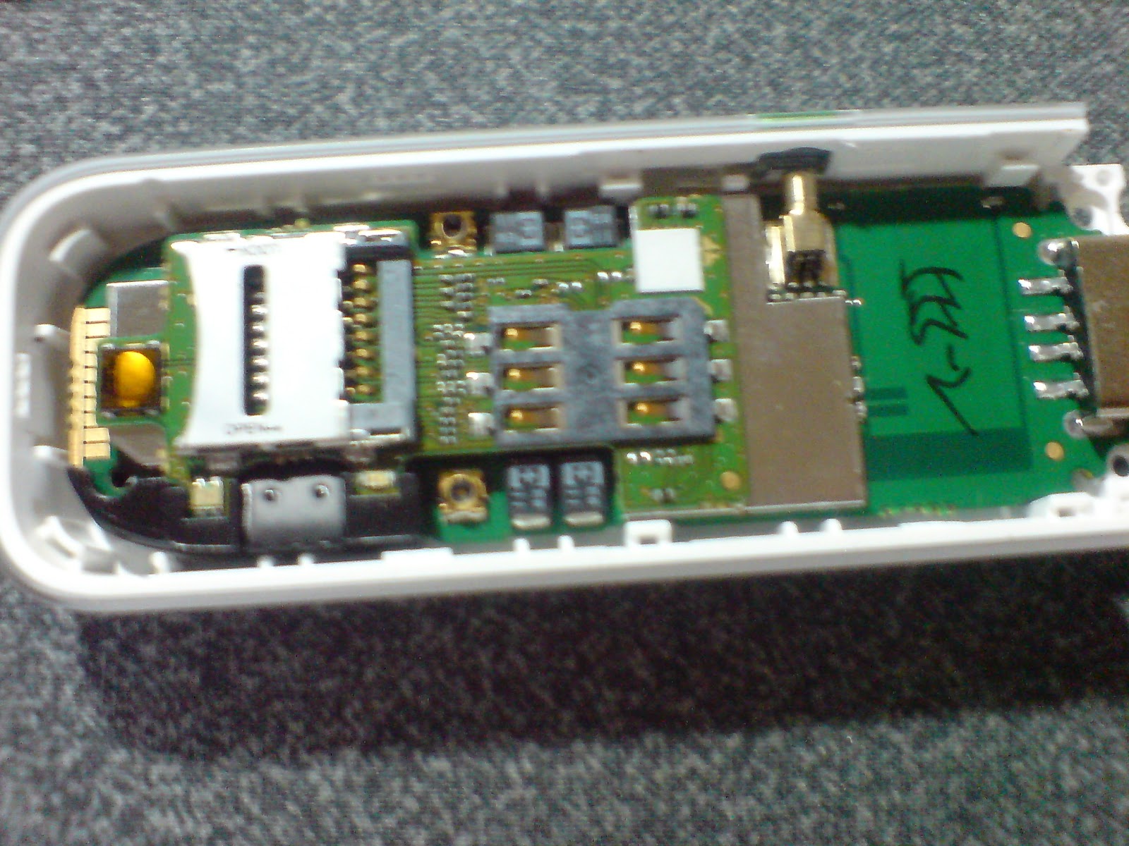 Tech31: The Anatomy of Huawei E355 Mobile Wifi Smart HSPA+