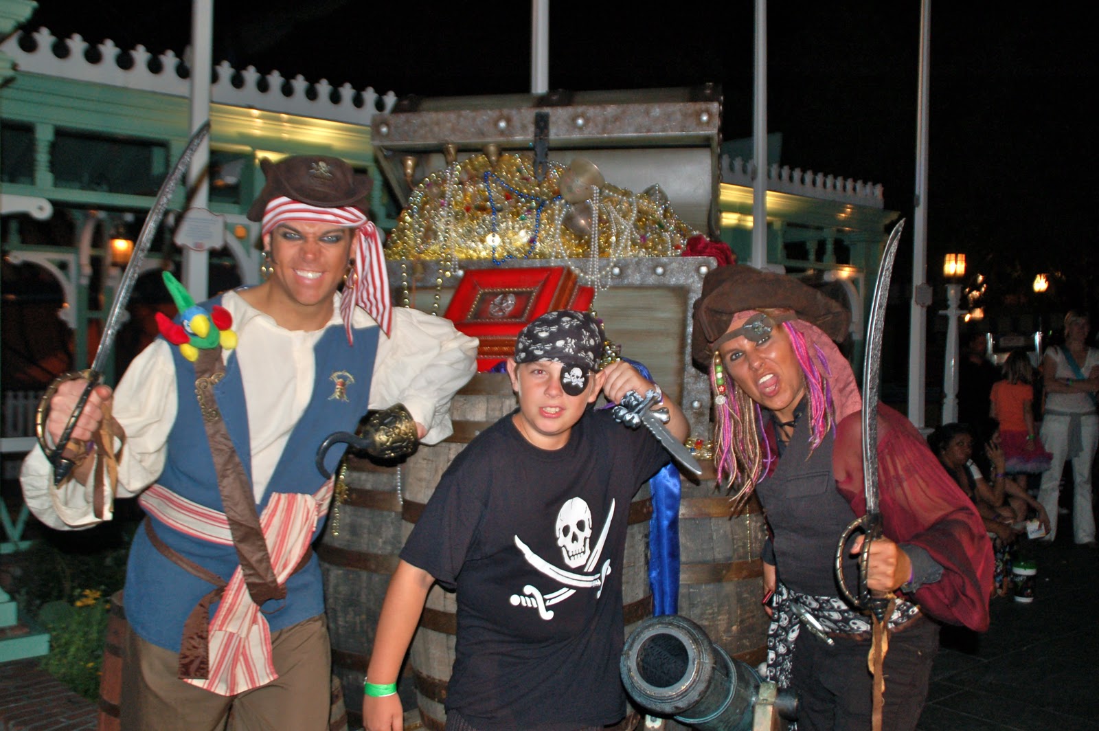 Disney Sisters: Pirates Spotted during Halloween Time at Disneyland