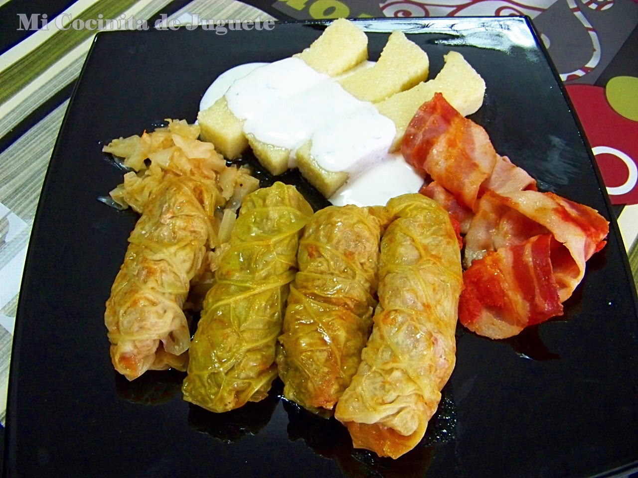 Mi Cocinita de Juguete: Sarmale (Rollitos de Col con Carne y Arroz)