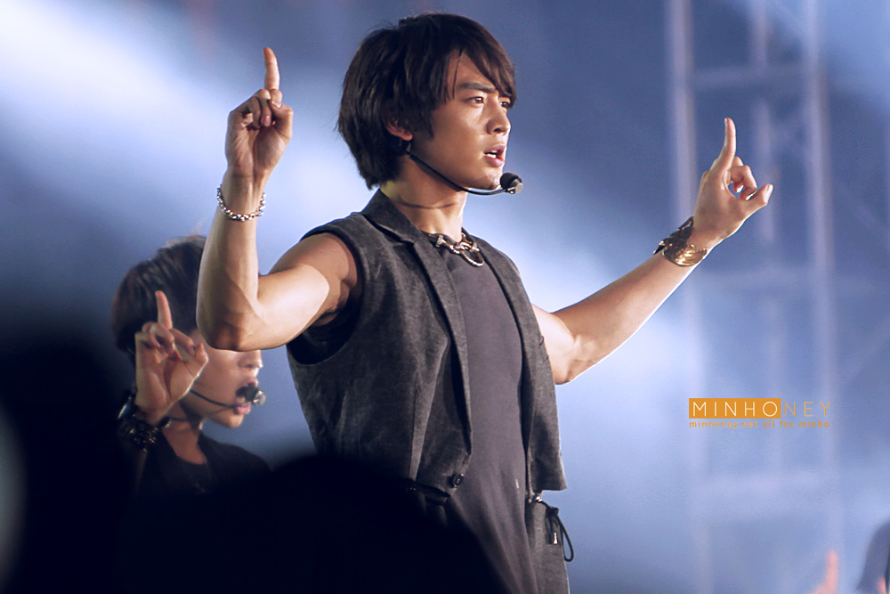 Watch 11 Minutes of SHINee at the 2013 Golden Disk Awards