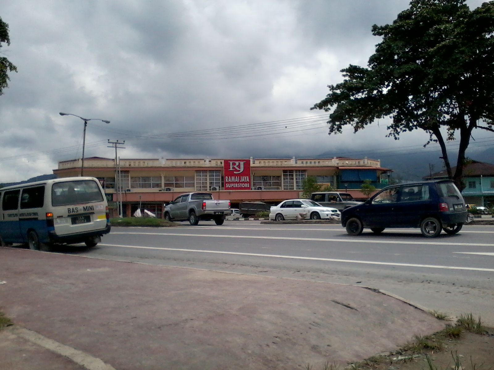 Travel and Walk : Pekan Menggatal, Sabah - Walking Today