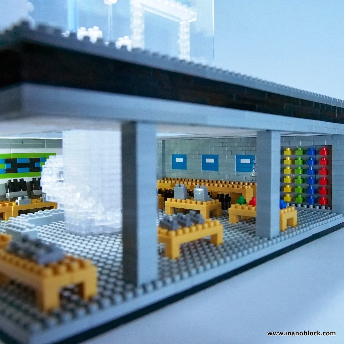 Christopher Tan: nanoblock Apple Store - The Famous Glass Cube