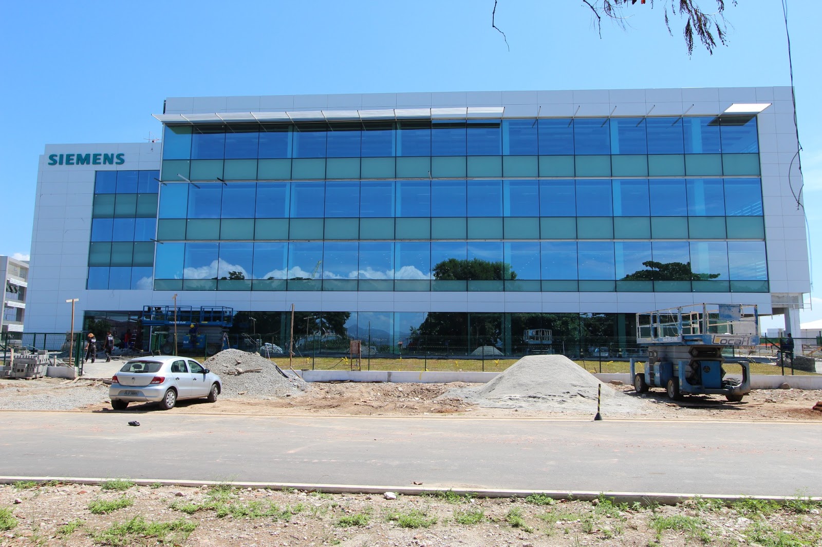 Fotos da obra do Centro de P&D Siemens Rio. | Eficiência Energética e ...