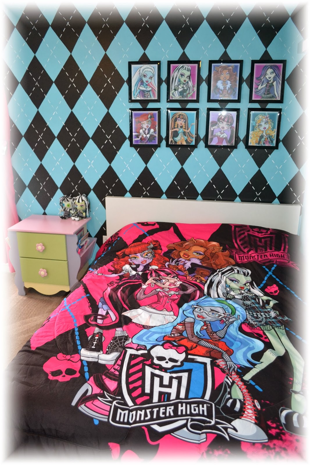 Cake Momma: The Monster High Bedroom!