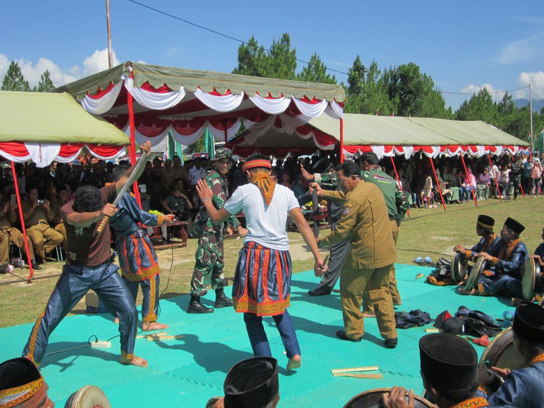 Tari Saman, Debus & Pencak Silat Ramaikan Pembukaan TMMD - Sakanews.com