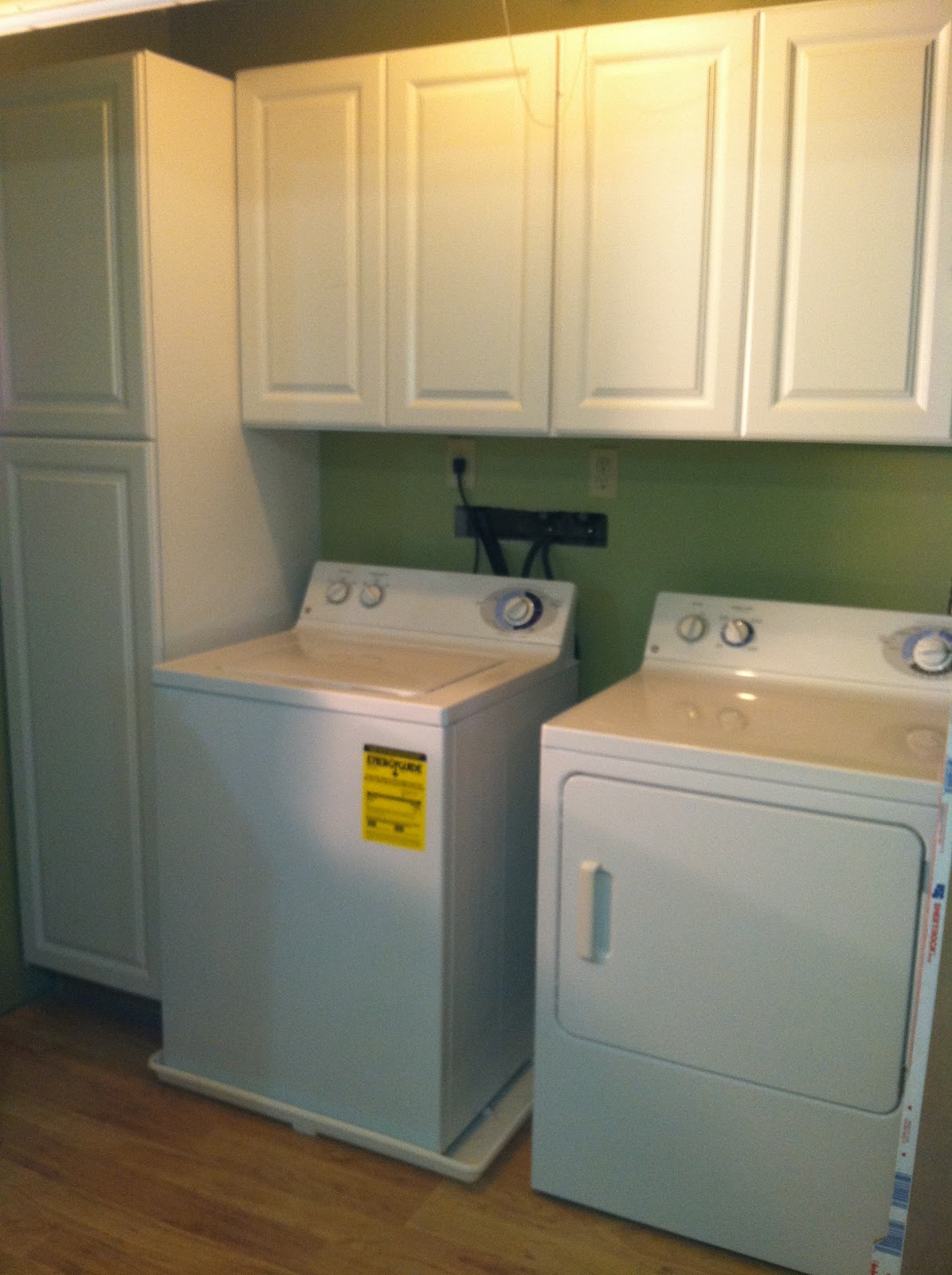 Free...Free as we'll ever be...: Complete Laundry Room!!!