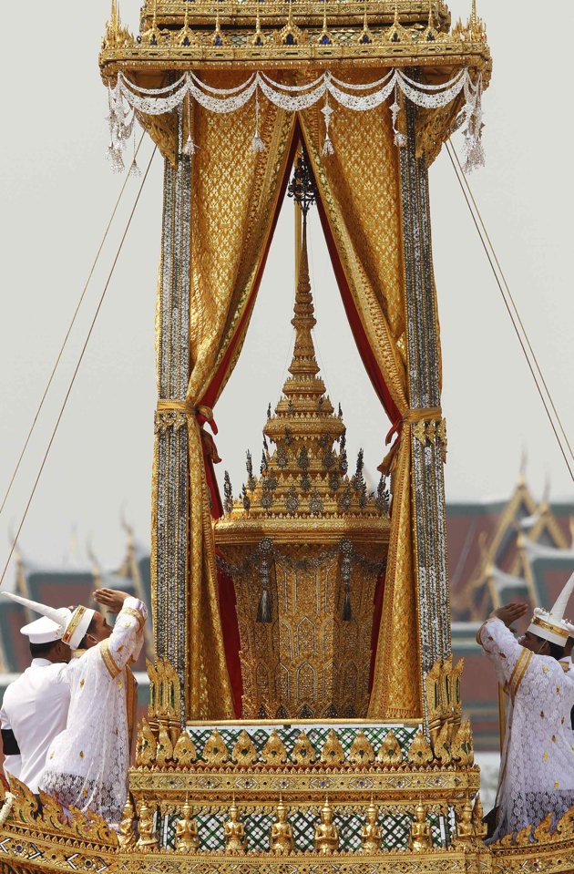 BLOG USANG: [Gambar]: Upacara Kemangkatan Di Raja Paling Megah Di ...