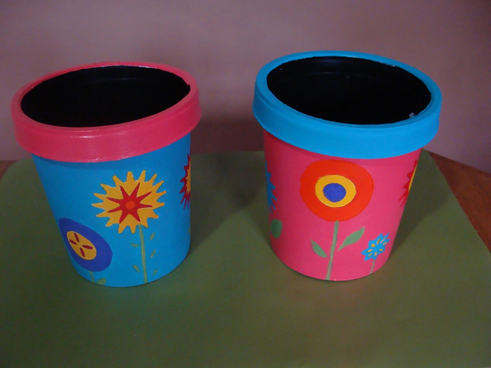 Creando Sueños: Reciclando potes de helado de plástico