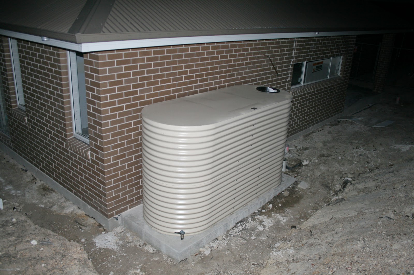 Avoca on Aquilo: Garage Doors, Water Tank & Kitchen