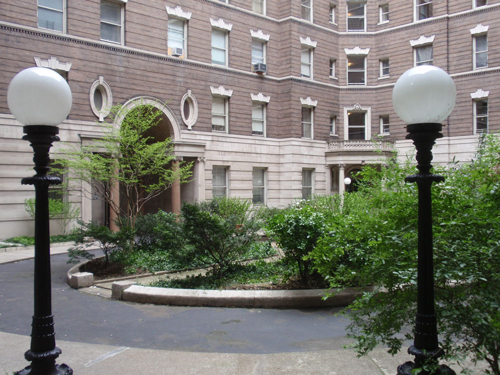 My Life in Gardens: GRAHAM COURT: A Gem In Harlem