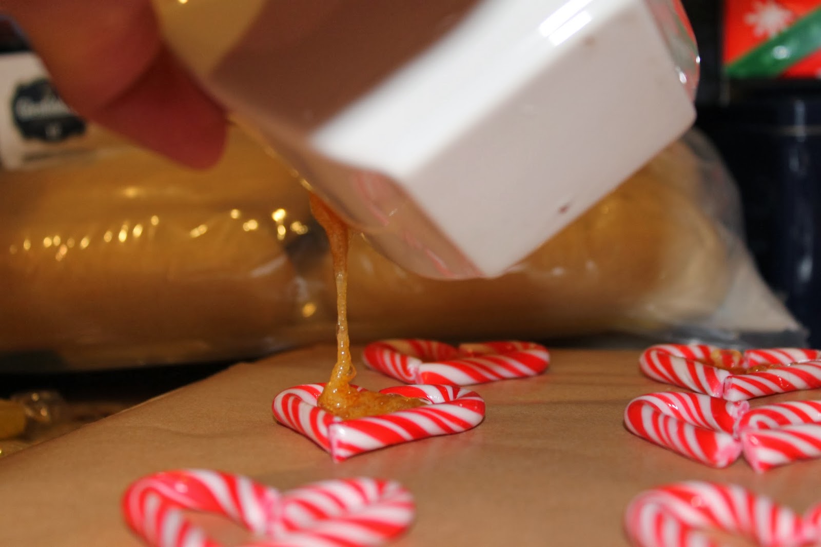 The simplicity of white: Candy cane Love heart Sweets