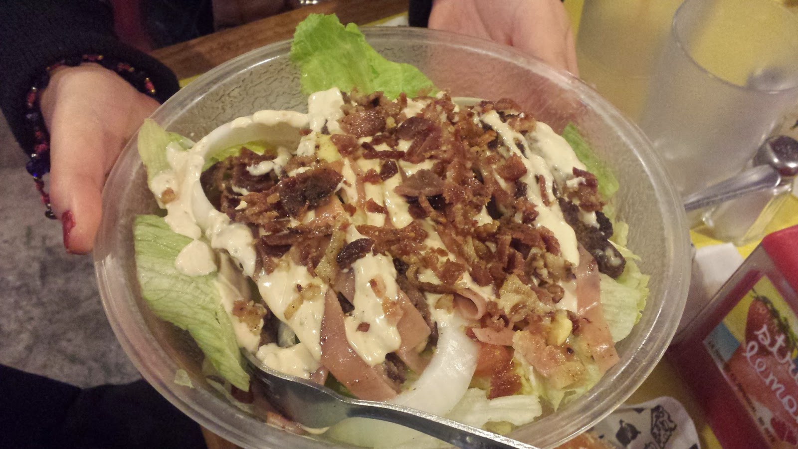 Al filo de la mesa: Spike's Burgers & Alitas