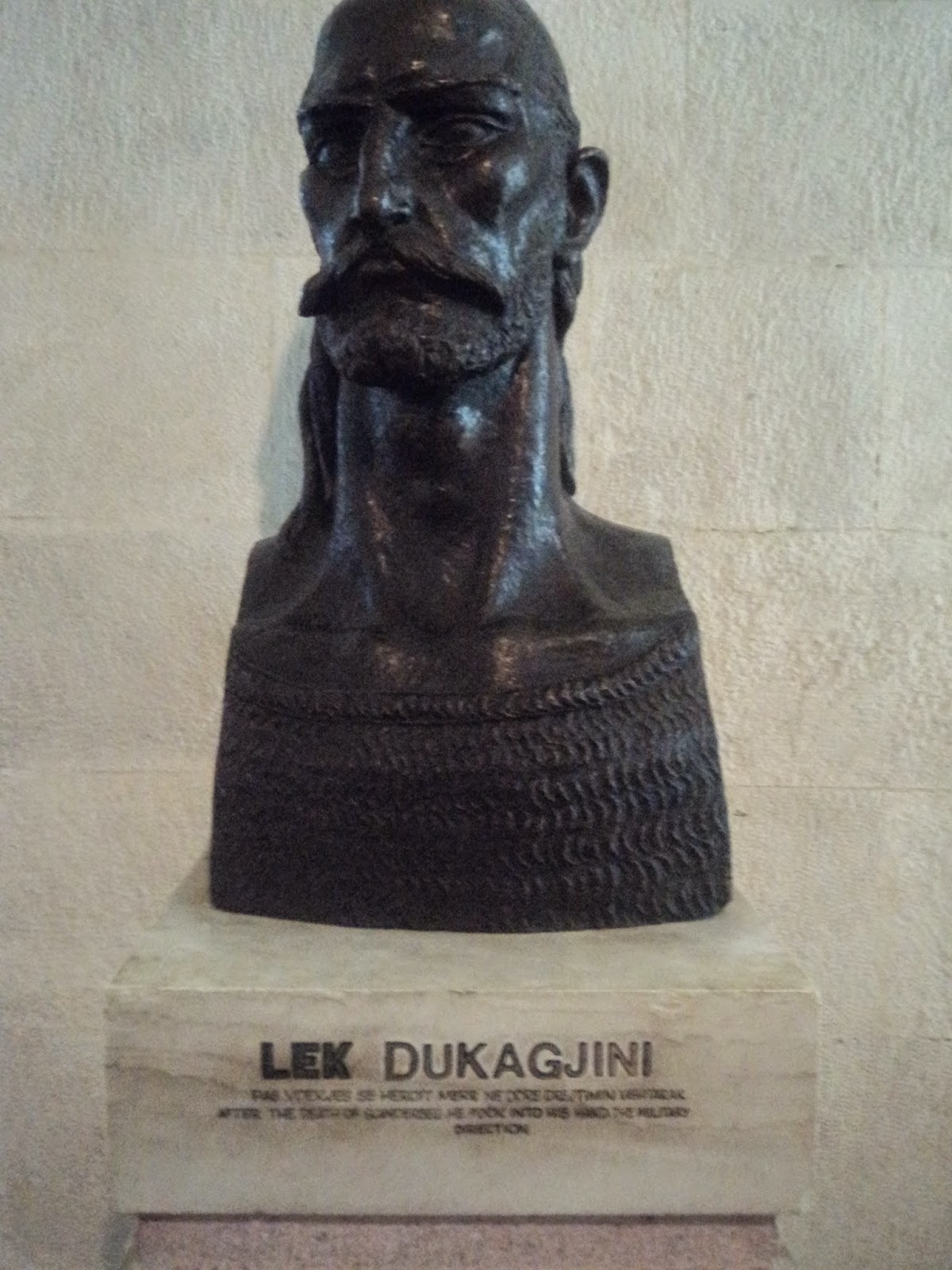 TRAS LAS HUELLAS DE HERÓDOTO. . . : LEK DUKAGJINI.