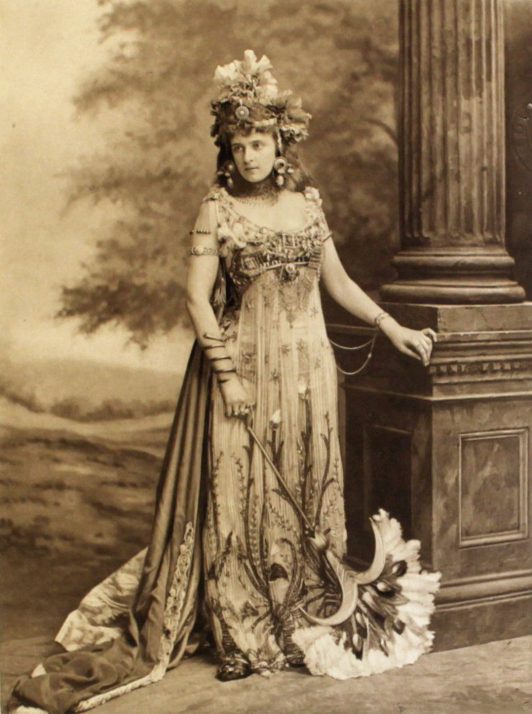 History in Photos: Duchess of Devonshire’s Jubilee Costume Ball 1897