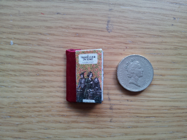 Dollhouse escapes: Real miniature book binding