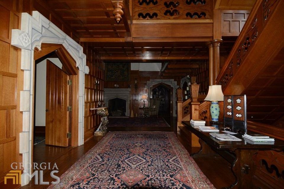 Inside The Real Hill House - #IHeartHollywood