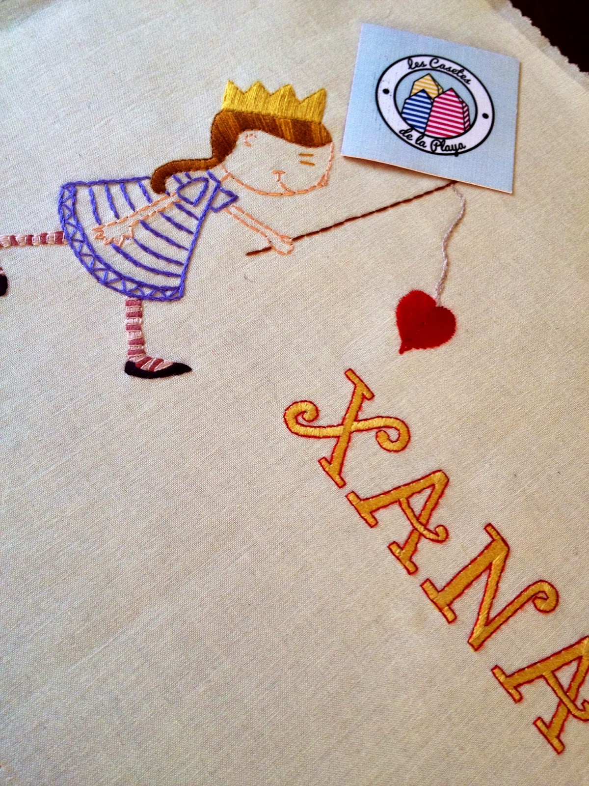 cuadro bordado a mano para niña: xana