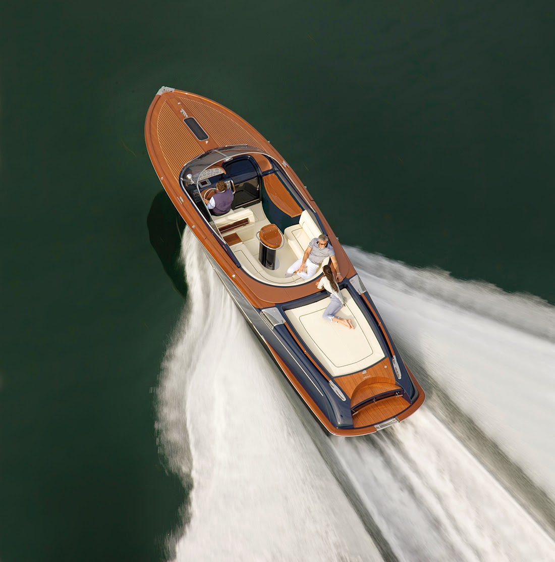 Passion For Luxury : AQUARIVA SUPER : TRADITION BY RIVA YACHT