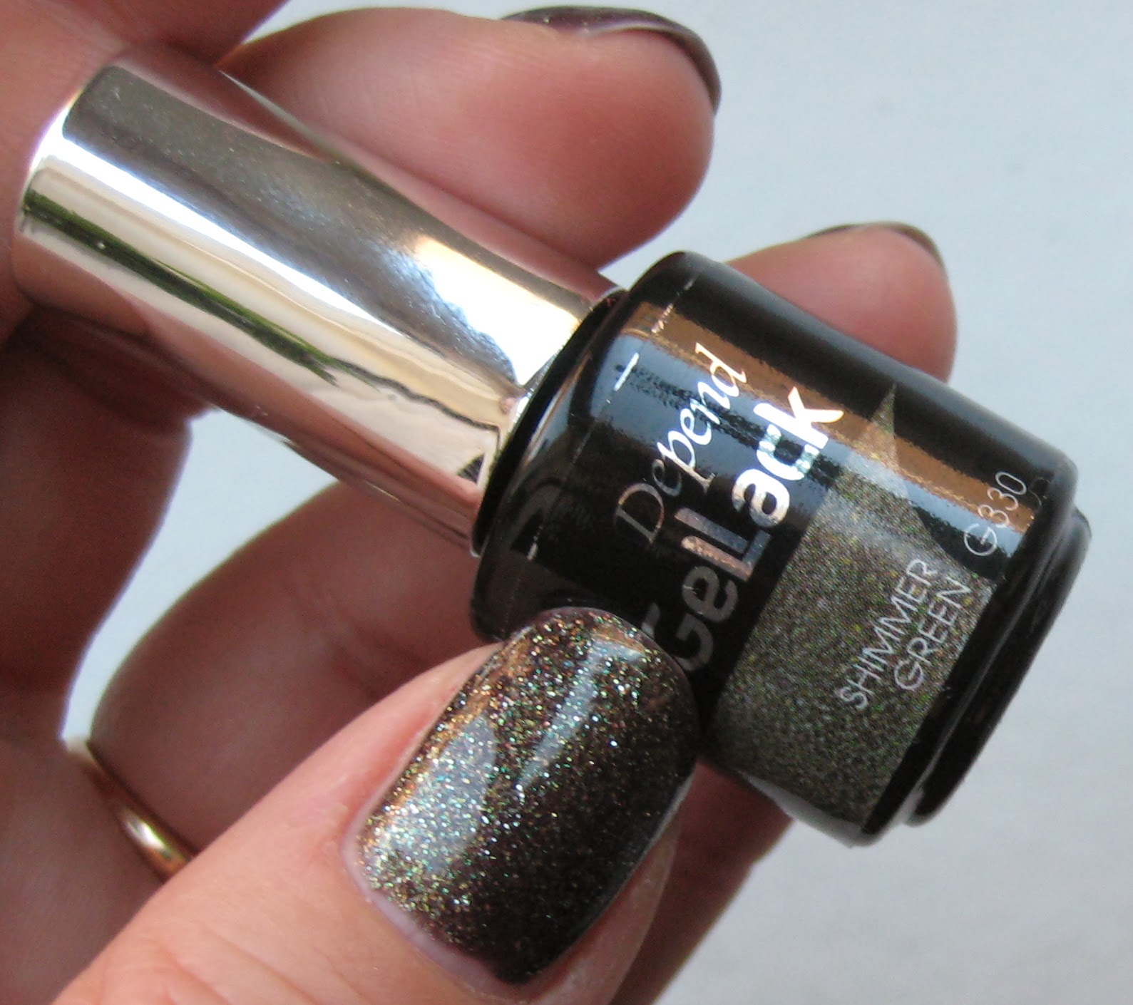 Colour by Ninni: Depend Gellack Shimmer Green