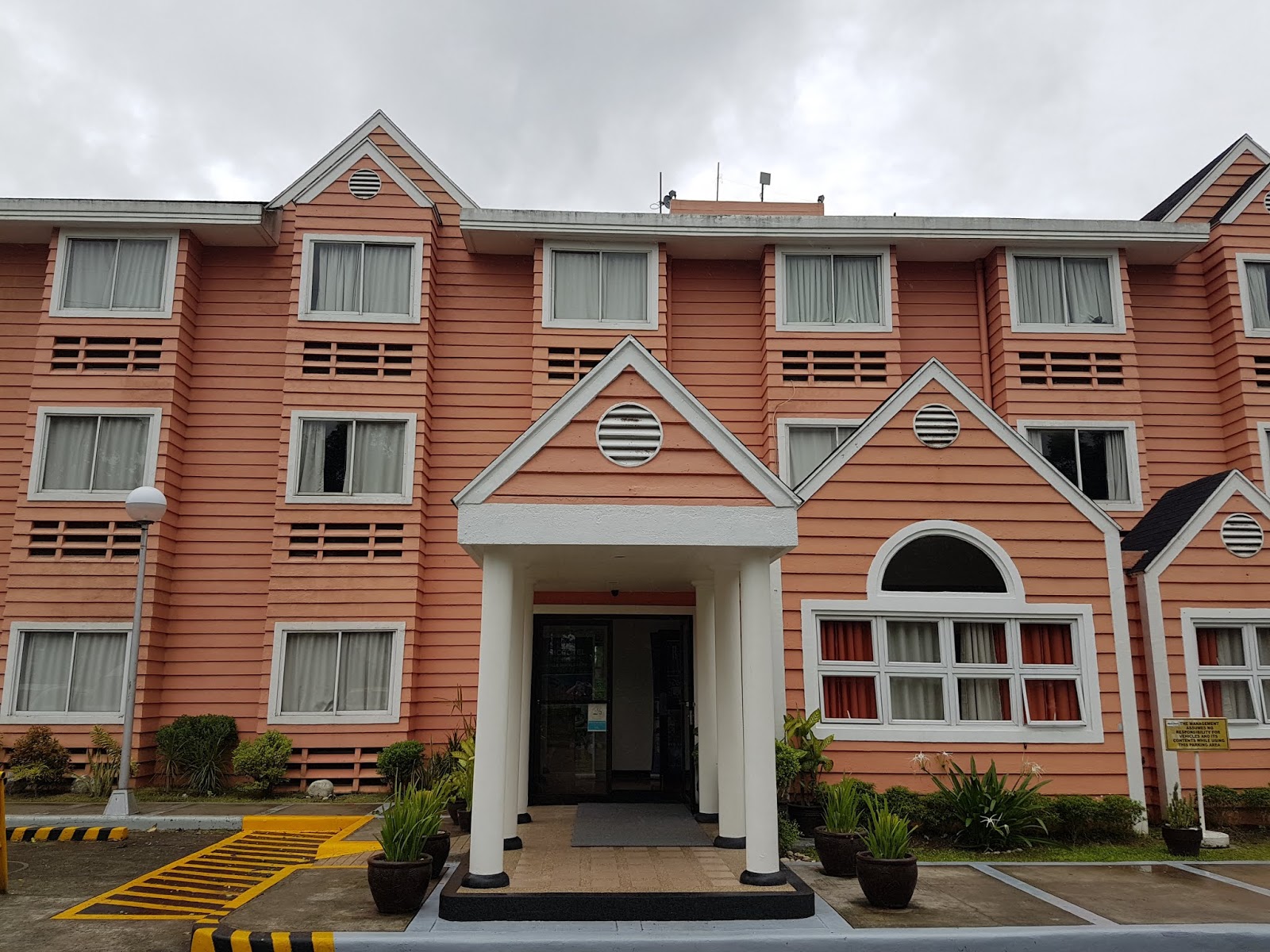 [필리핀 마닐라 근교 호텔] 카비테 이글릿지 내 마이크로텔(Microtel Cavite-Eagle Ridge)