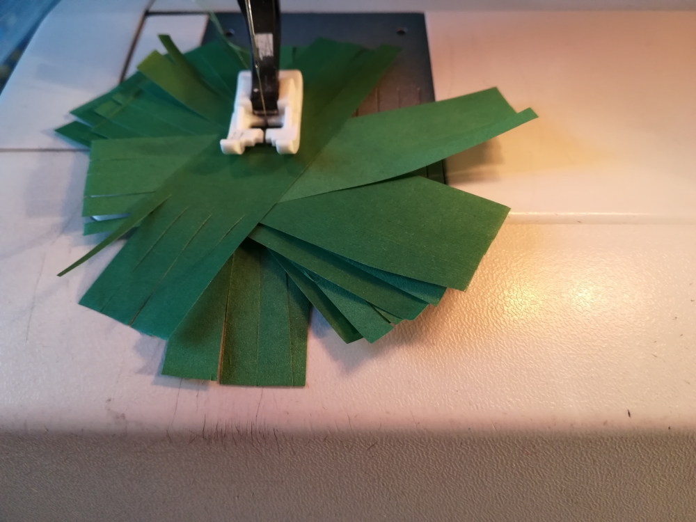 Craftrebella: Advent wreath 2018 - part 4 - Paper fringe star