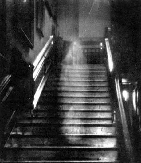 Fantasmas reales en fotos antiguas en blanco y negro | Enigmas y Misterios