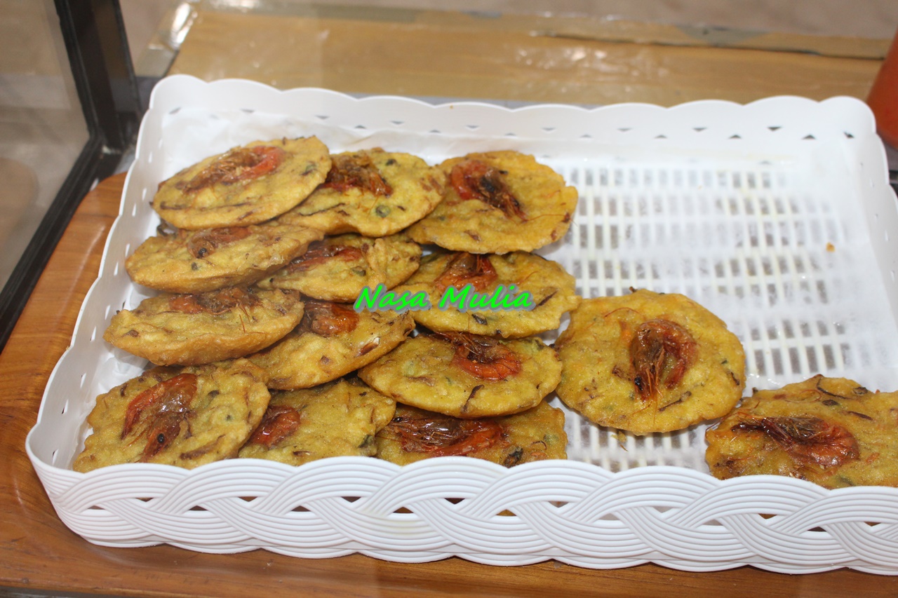 warna warni hidupku..............: Futry Bakery, Maros