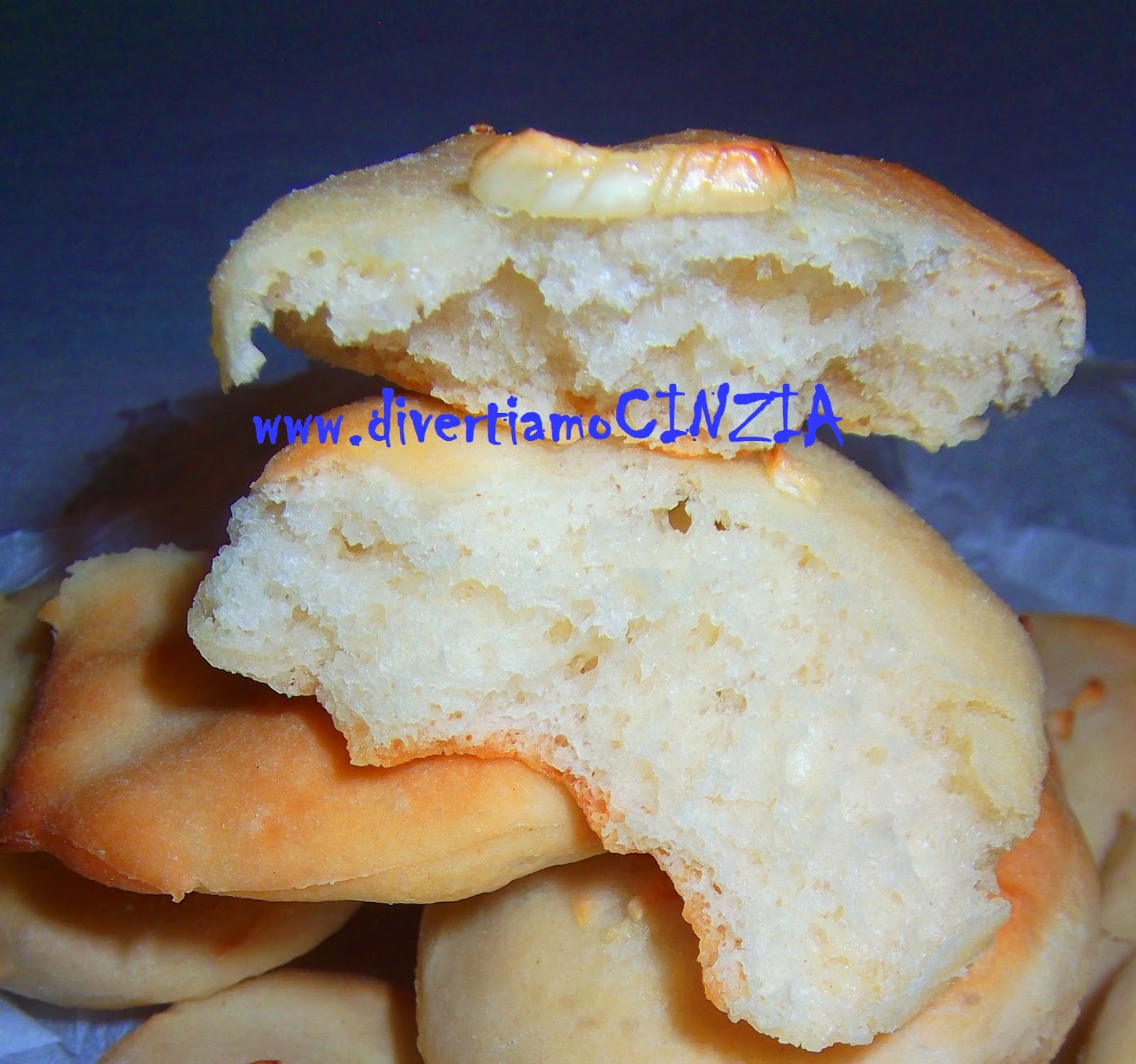 divertiamoCINZIA: FOCACCINE ALL'AGLIO