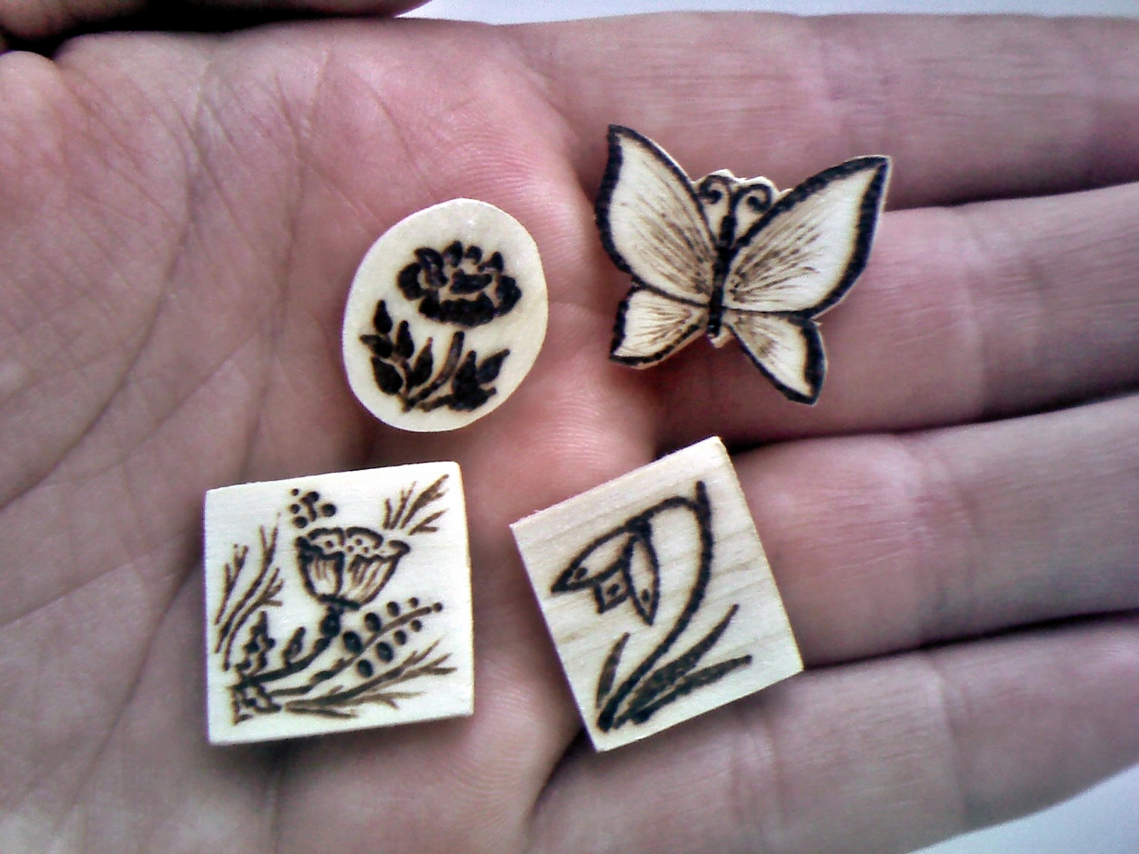 Sculptura, gravura, pirogravura. Lemn, sticla.: Mărţişoare