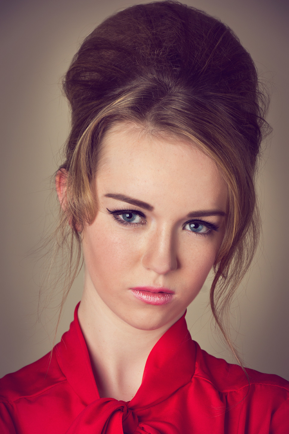 LAURA MCKINNON: "American Beauty" for Elléments Magazine