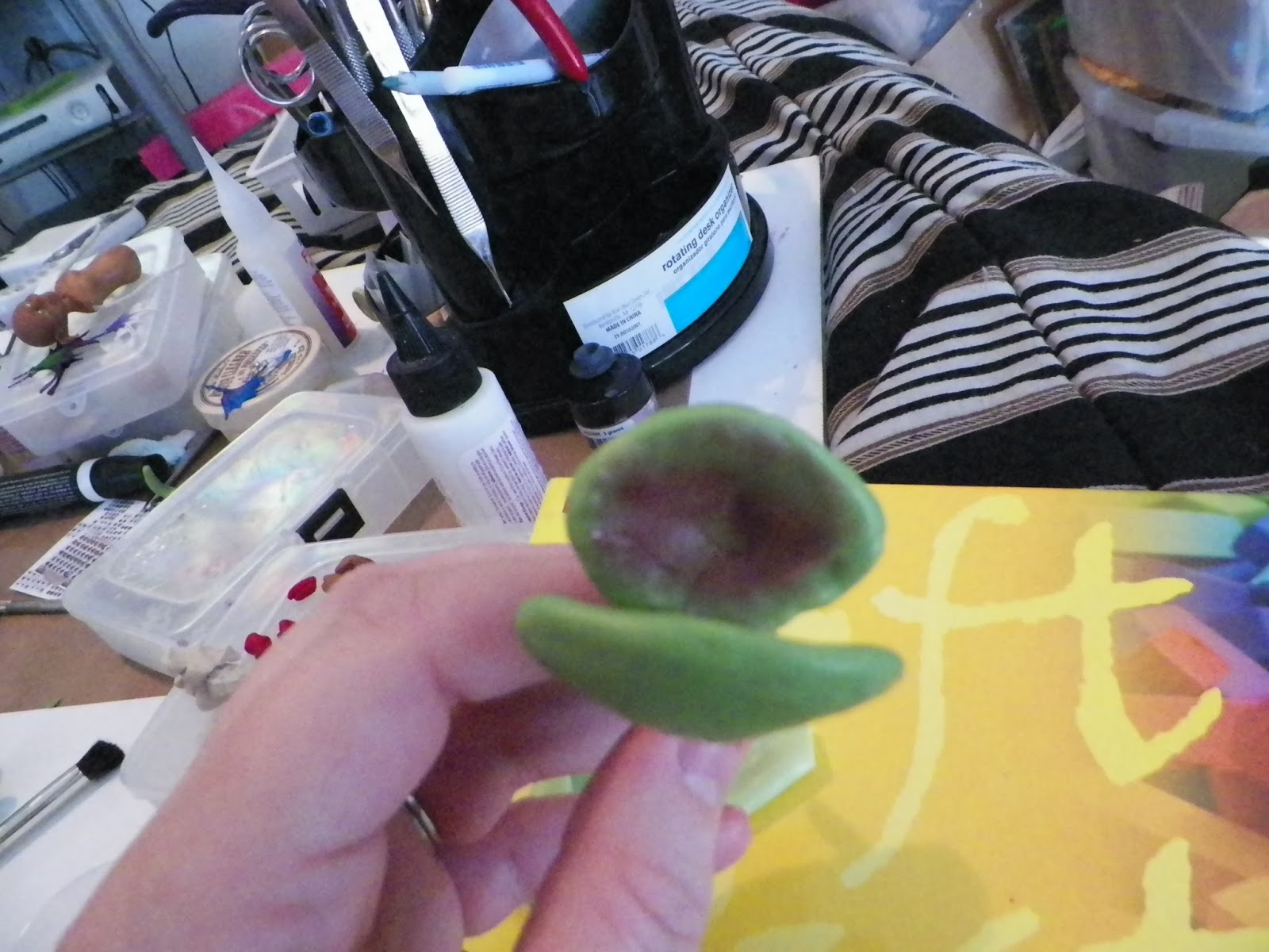 Cassie's Creative Crafts: Tutorial on How To Make A Venus FlyTrap Out ...