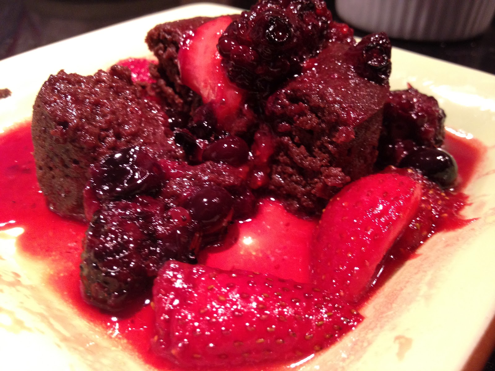 Linda C's Kitchen Table: Paleo Molten Lava Chocolate Cake with Summer ...