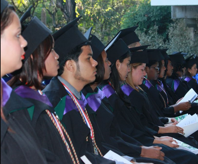 Revista El Cañero: UCE estrena nuevo Rector: Gradúa 422 nuevos ...