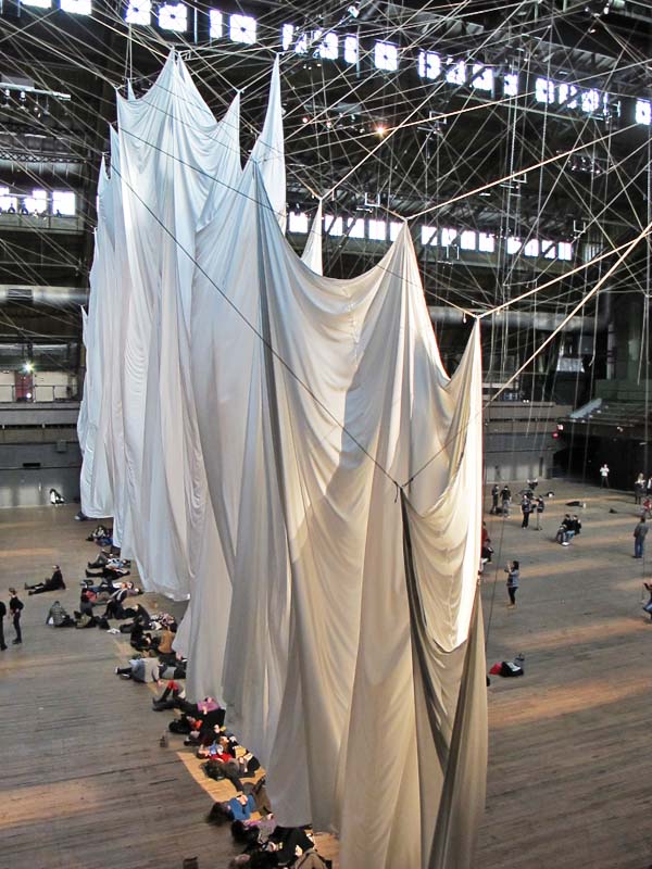 Jennifer Coyne Qudeen: Ann Hamilton's The Event of a Thread