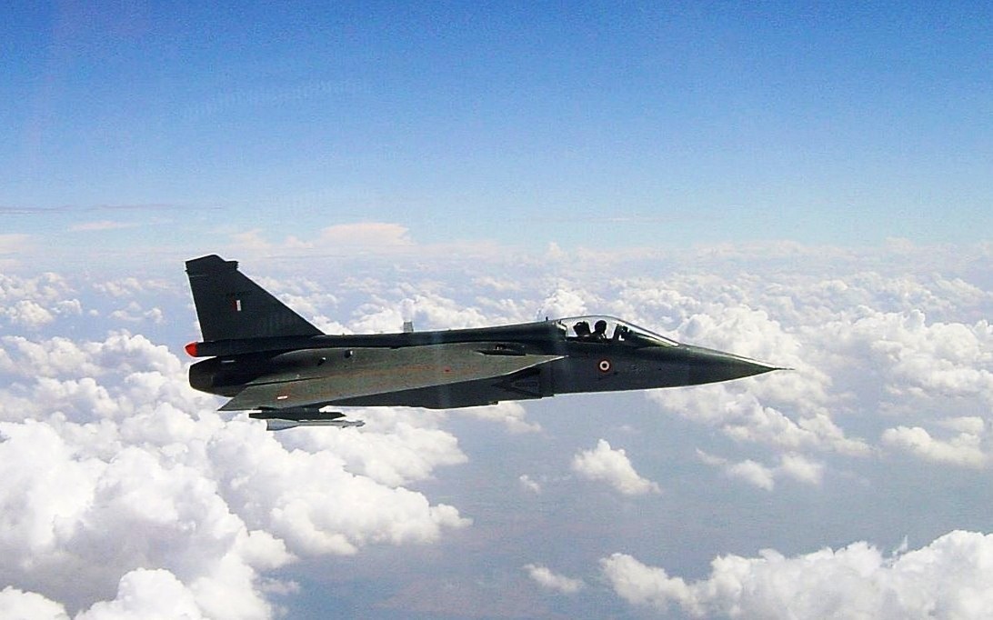 GAMBAR PESAWAT TERBANG: Jet tempur HAL LCA Tejas (Wallpaper 4)