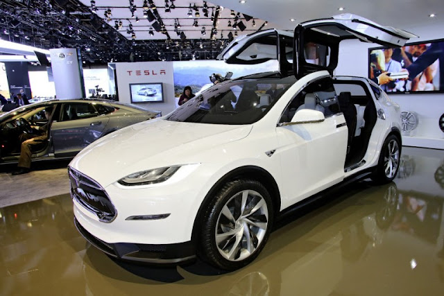 Garage Car: Detroit Auto Show 2013 : Tesla Model X Concept Live photos ...