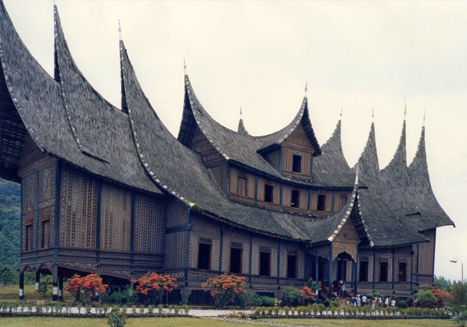 Rumah Gadang Arsitektur Rumah Adat Unik di Indonesia ~ My hoMe