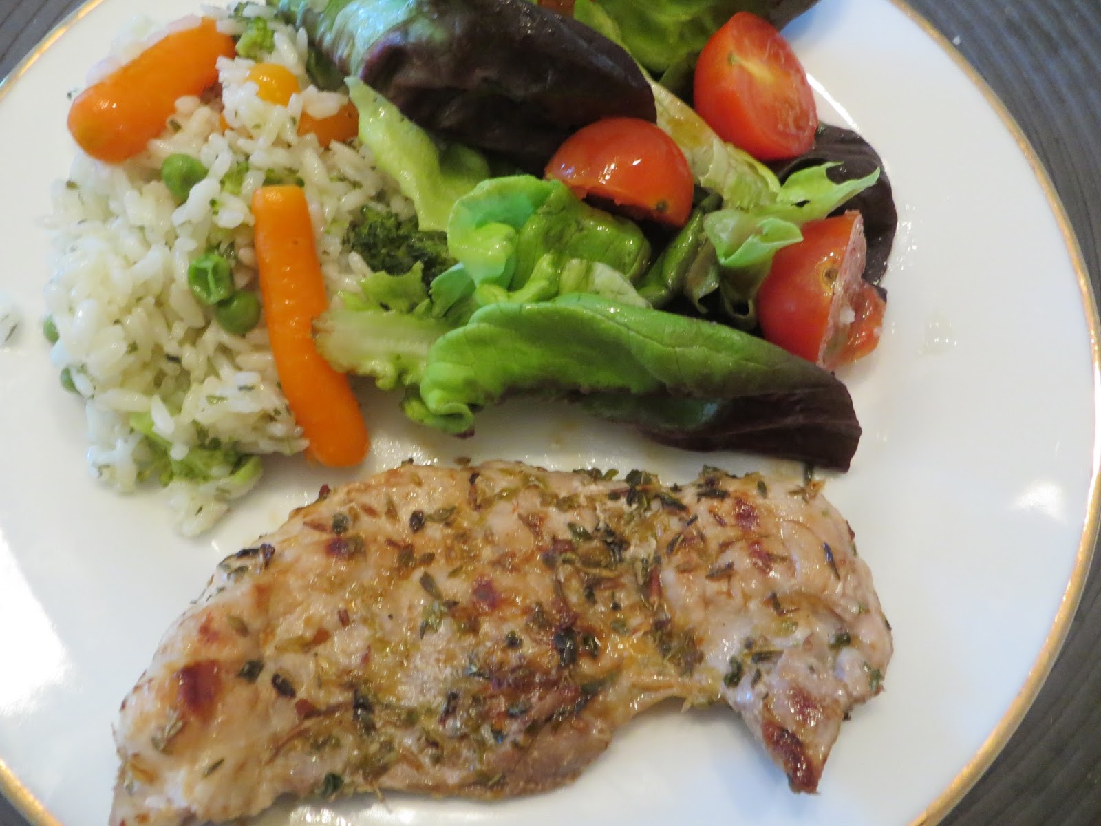 Su Delícia: Febras grelhadas com arroz de legumes e salada