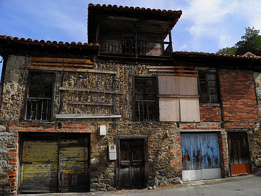 Según Luciano Castañón, sus habitantes son conocidos como " chanos " y ...