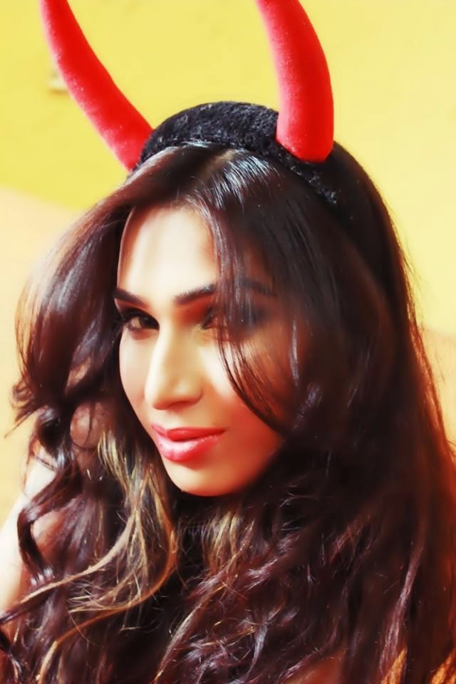 Sarah Gill Album 1 (Unique) ~ She Magazines