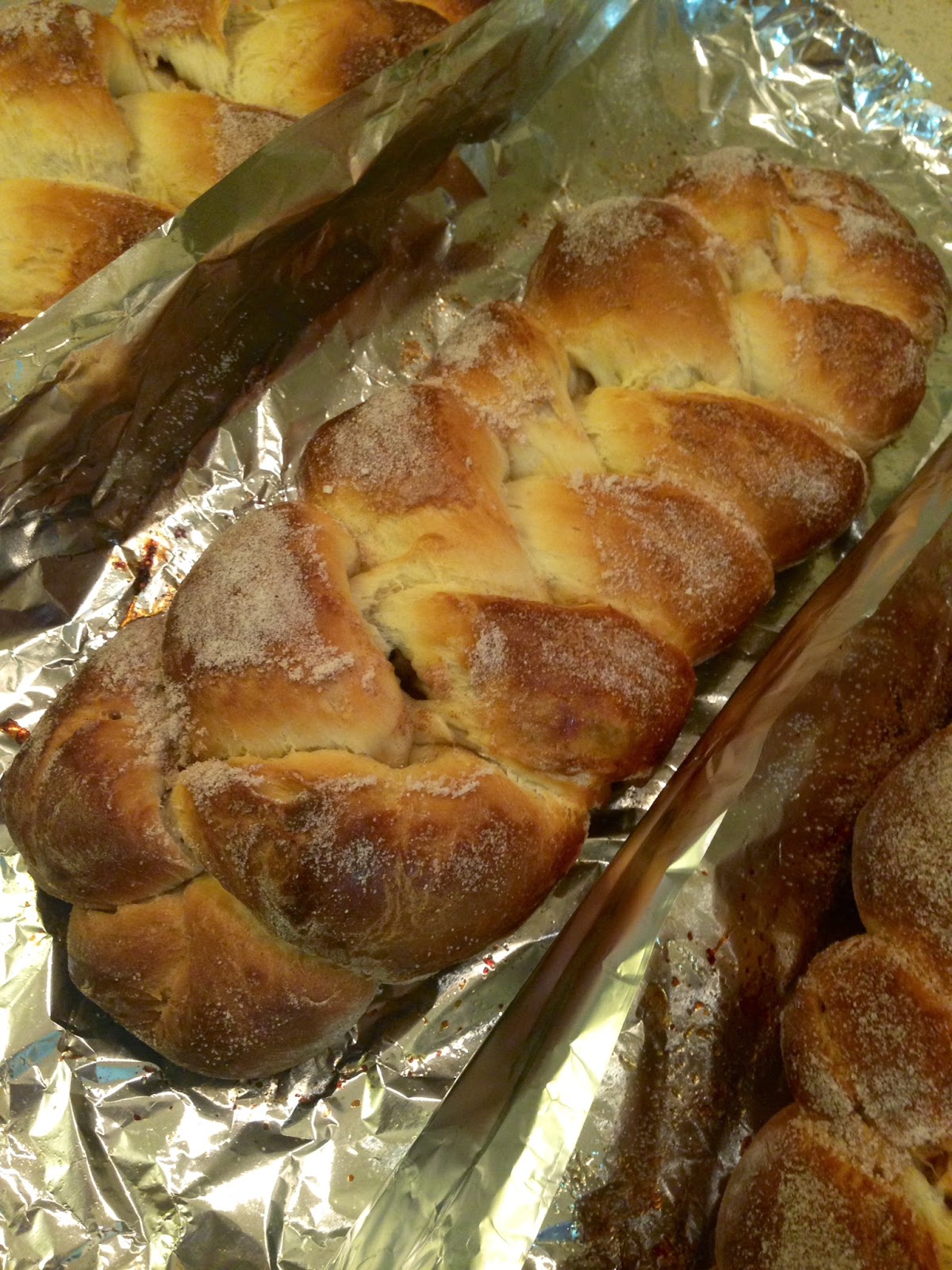 Not Your Grandmother's Kosher Kitchen: Apple-Cinnamon Stuffed Challah