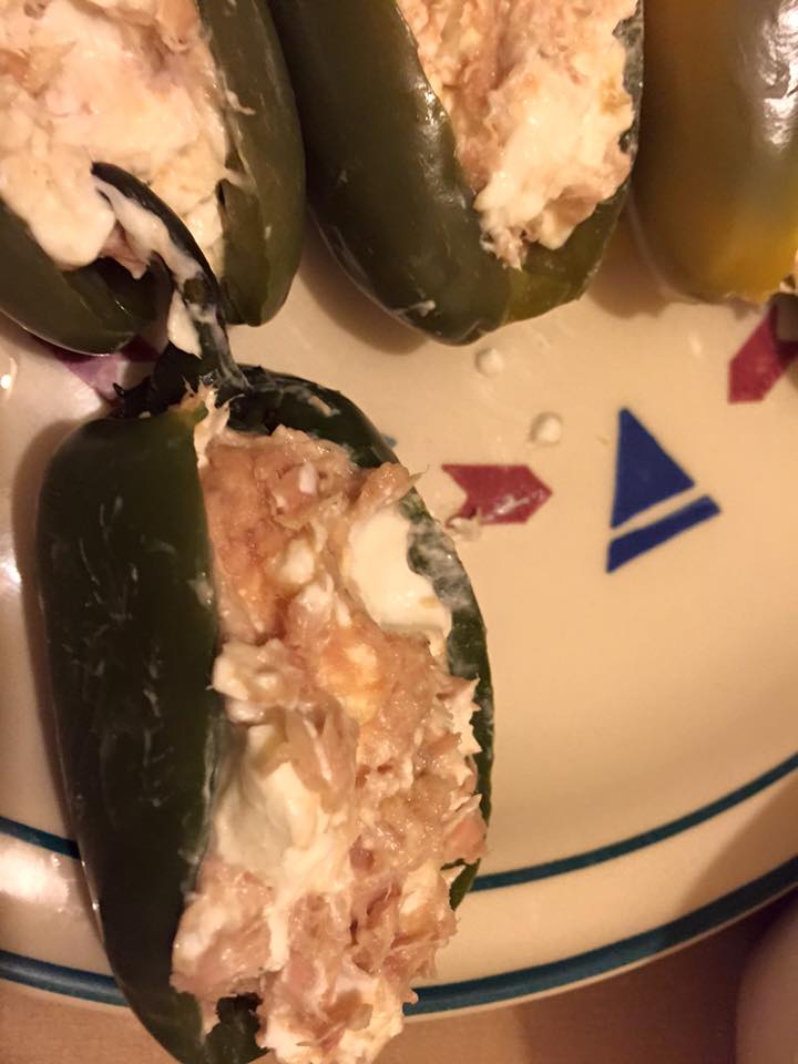 CHILES RELLENOS CON QUESO CREMA Y TOCINO ~ COMIDA DE PETRY