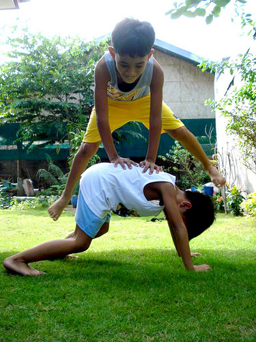 Street Games in the Philippines: Luksong Baka